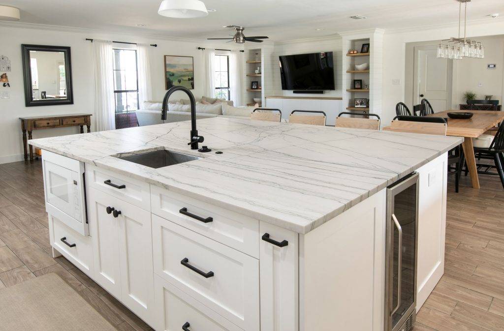Giotto Quartzite White Kitchen