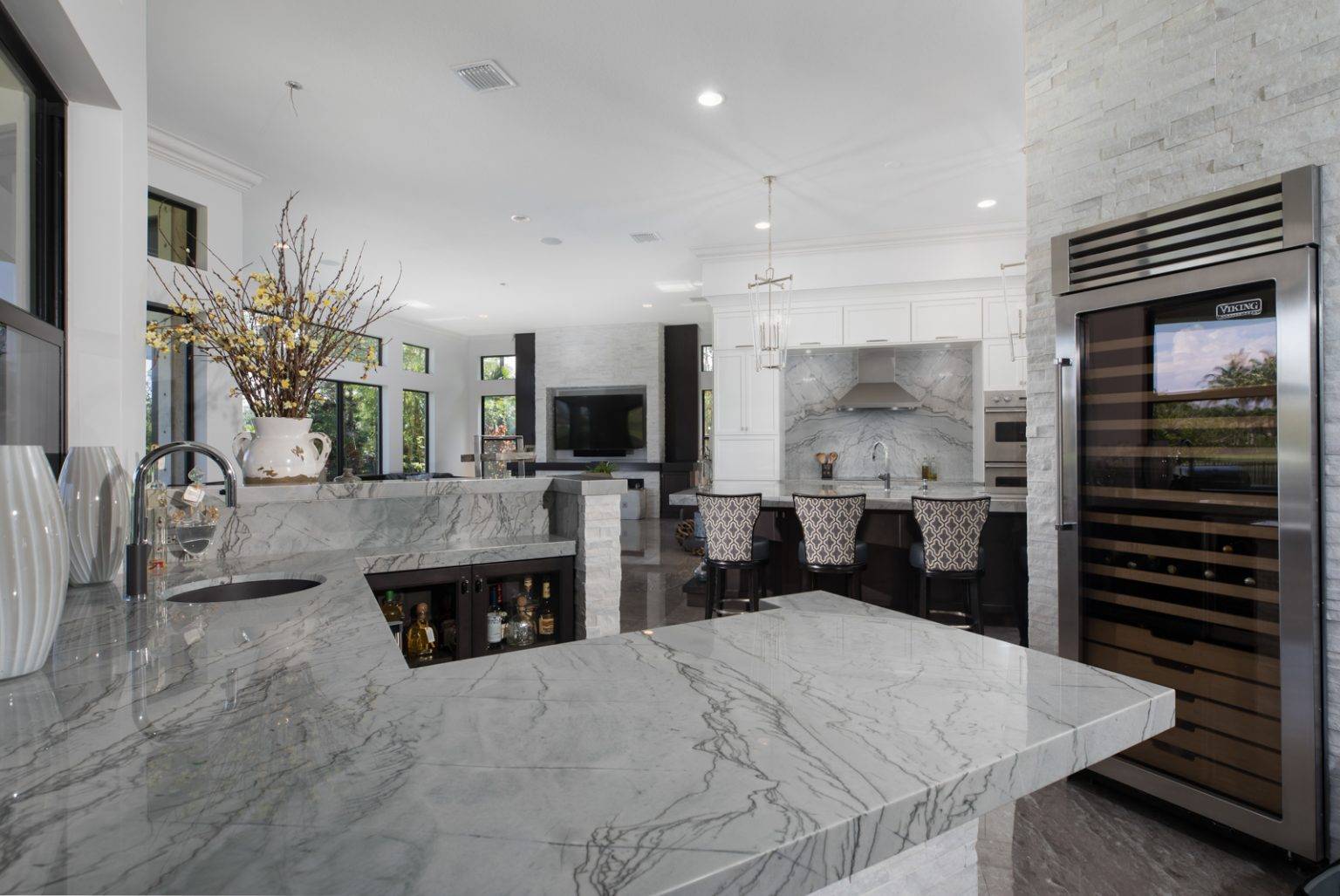 Eiger Alps Quartzite Kitchen