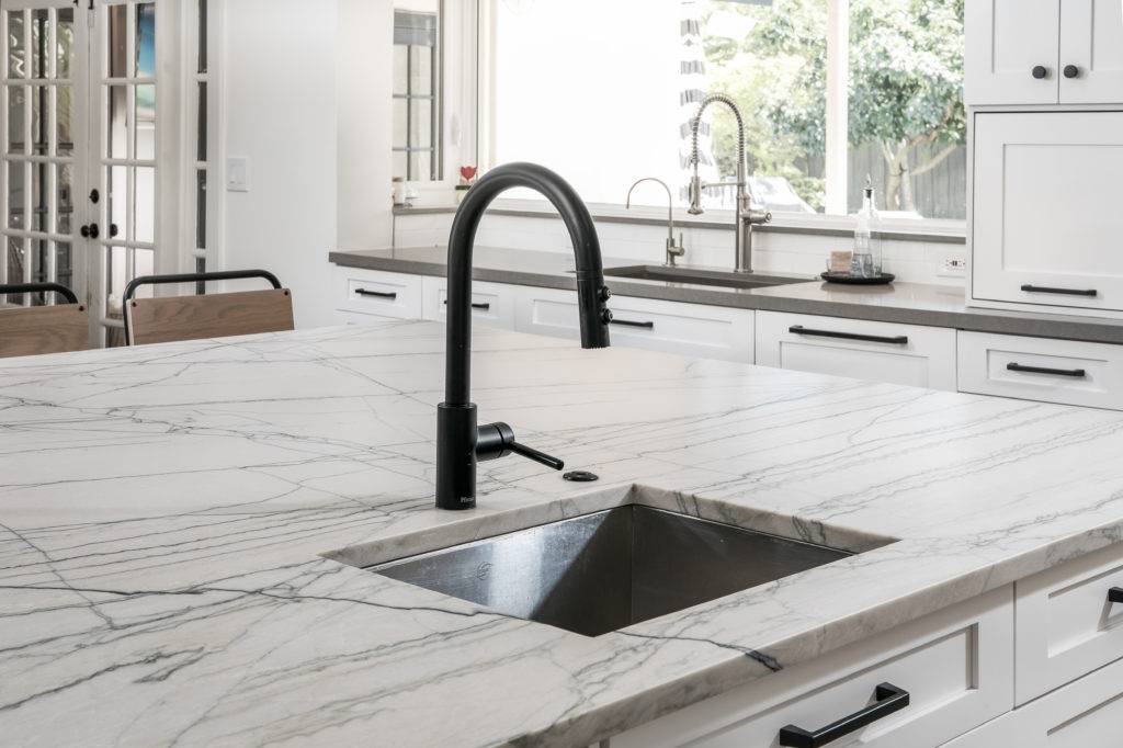 Giotto Quartzite White Kitchen