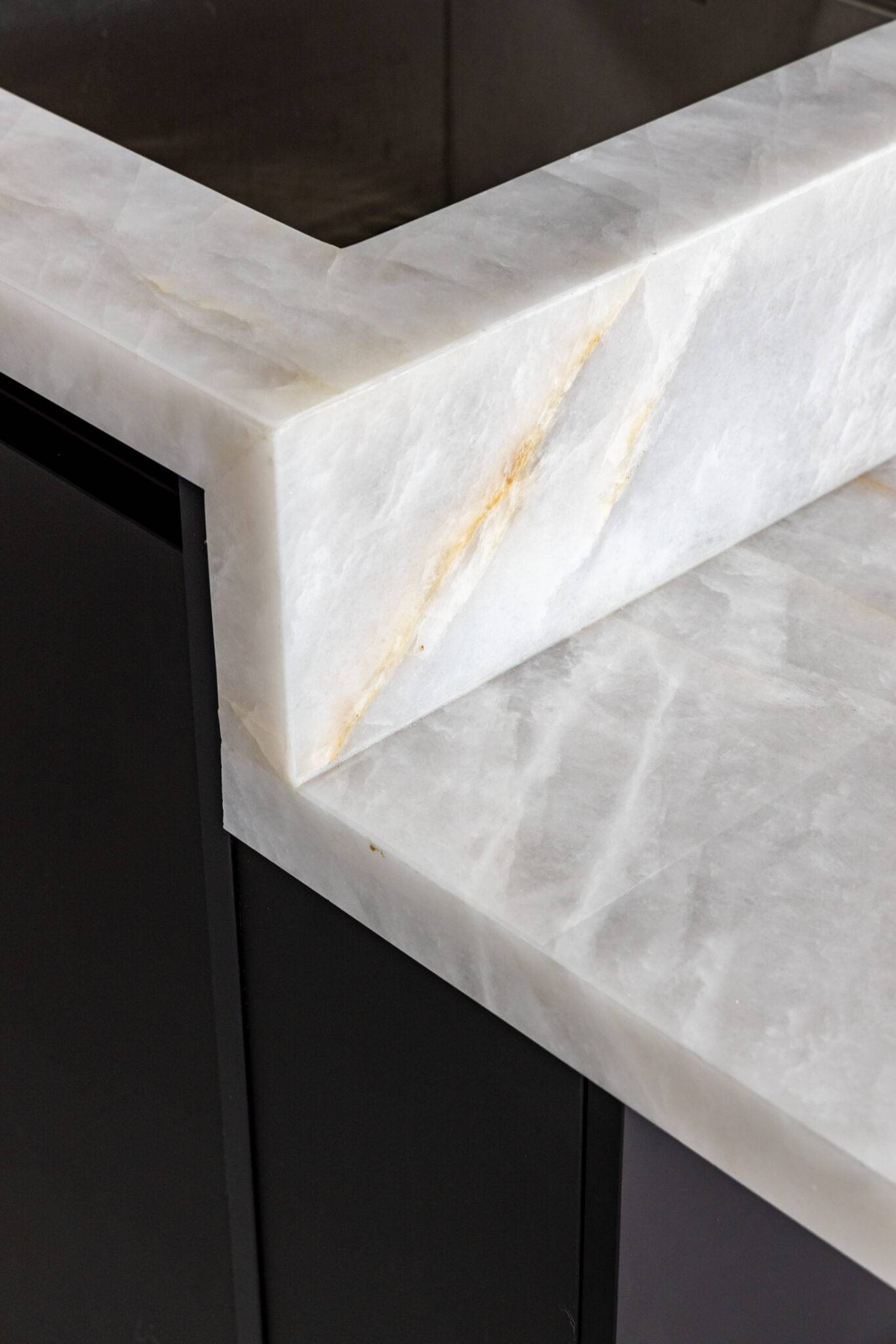 Cristallo Iceberg Quartzite Kitchen